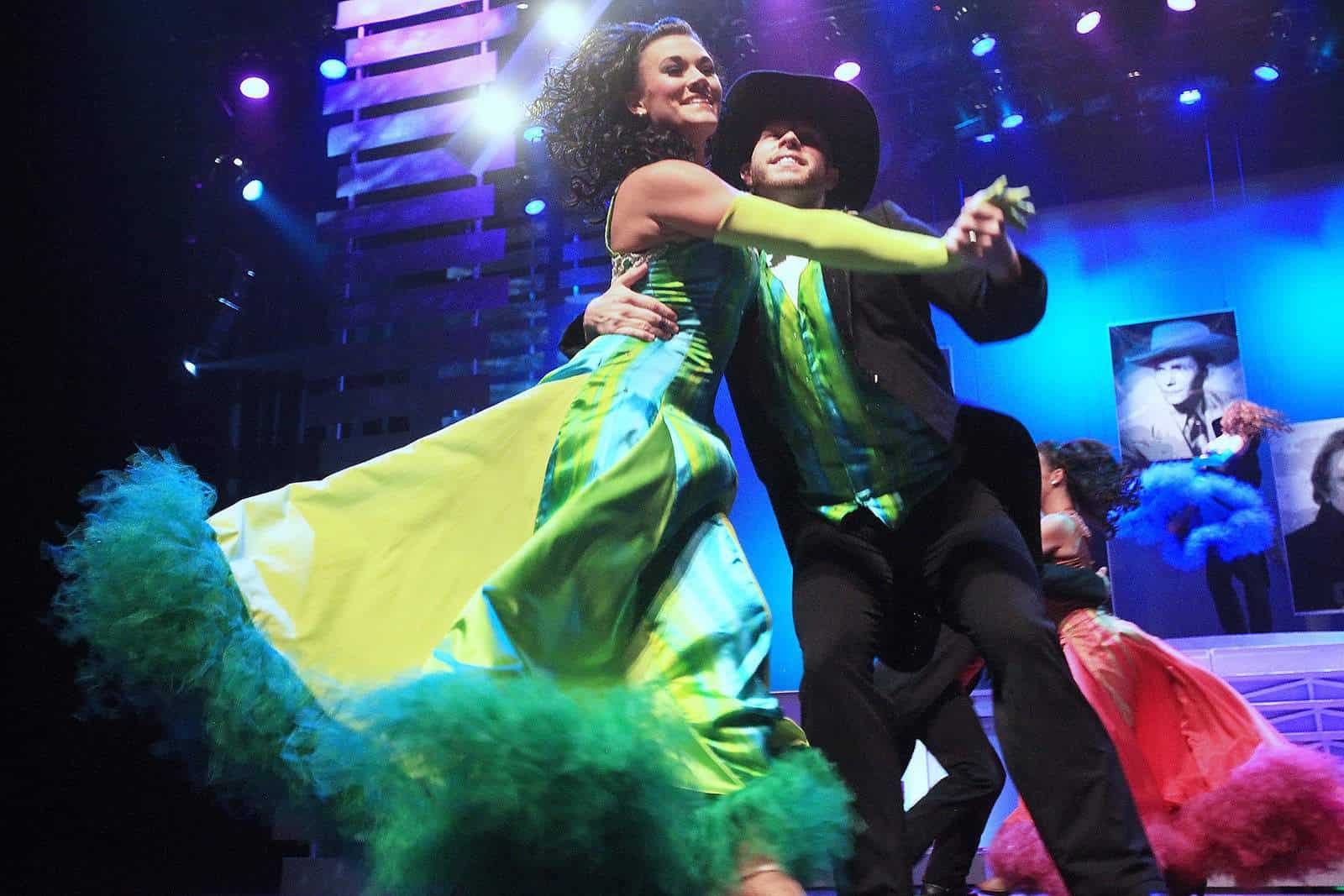 3 Reasons the Country Tonite Theater is the Best Show in Pigeon Forge